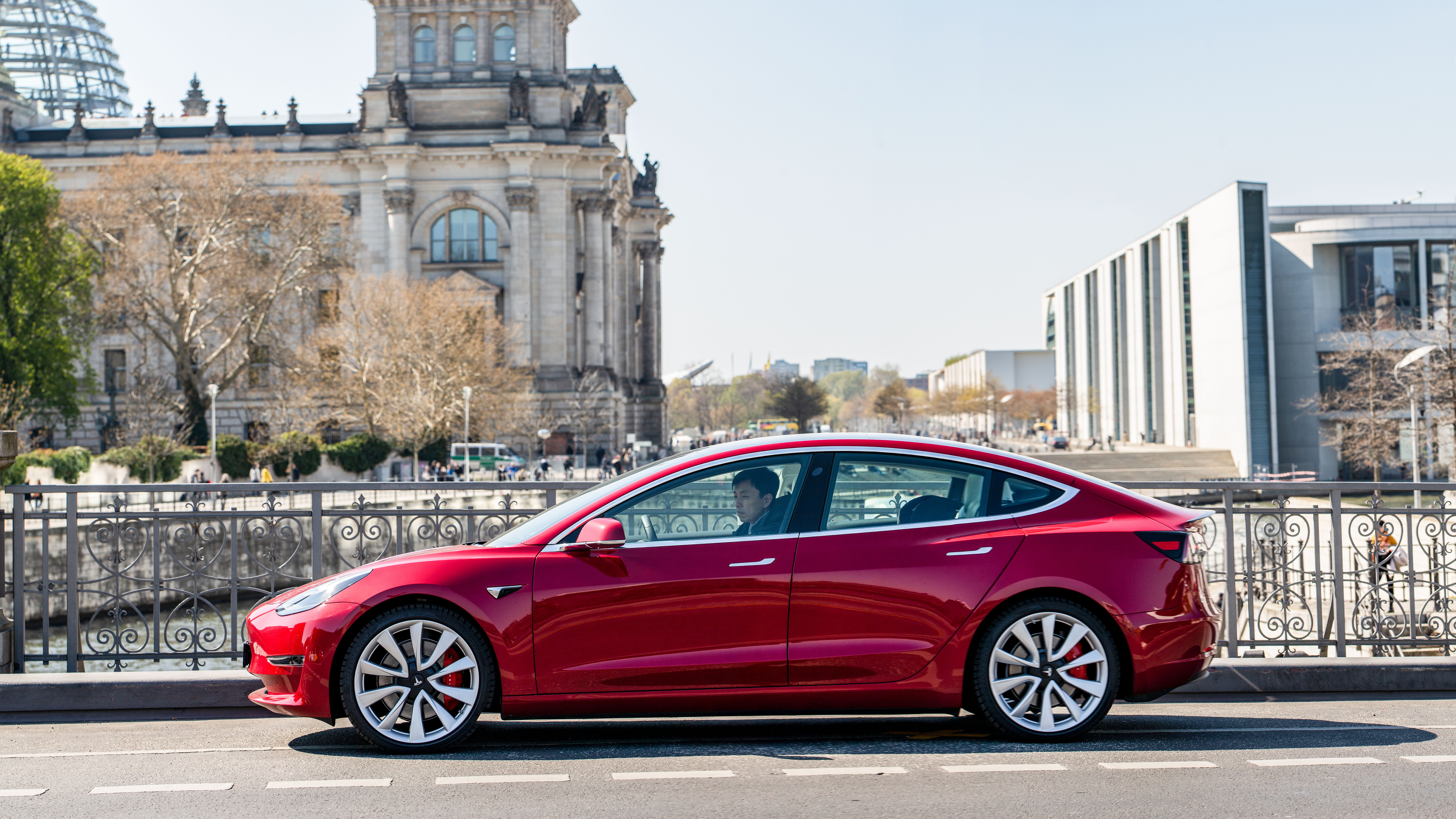My weekend with a Tesla Model 3 much love and a little frustration