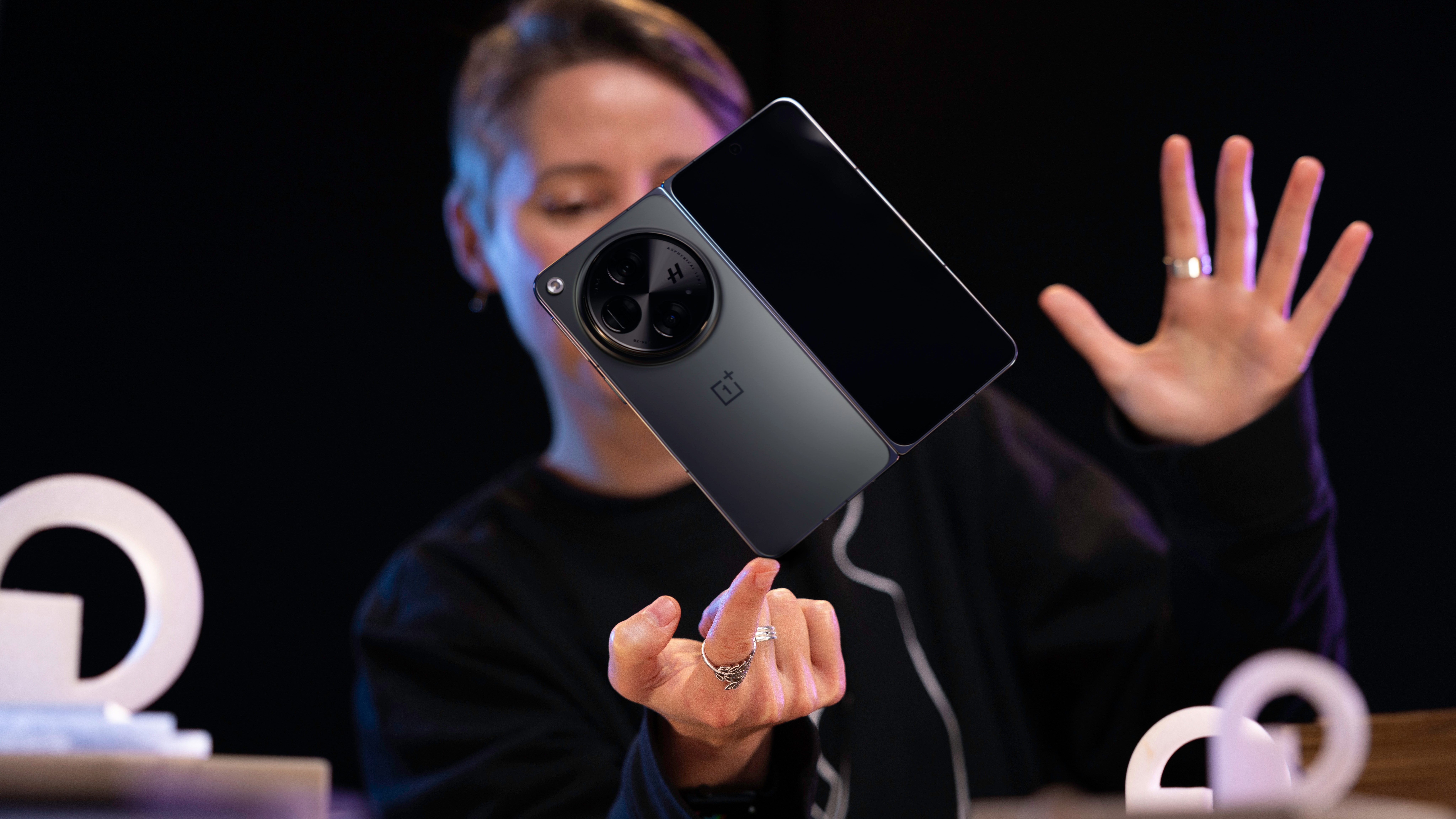 OnePlus Open Review: Raising the Bar for Foldable Quality OnePlus Open Review: Raising the Bar for Foldable Quality