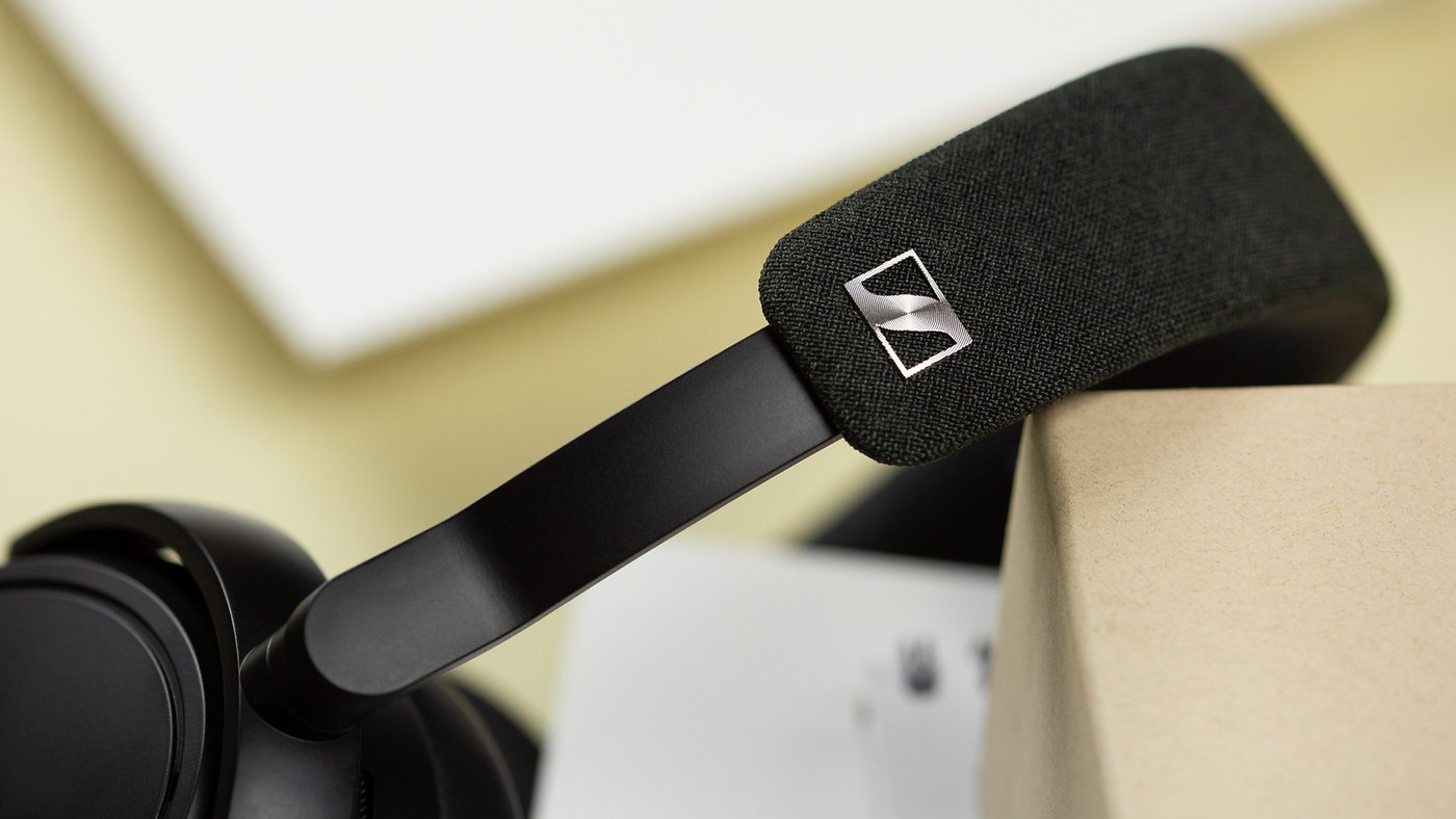 NextPit_Sennheiser_Momentum_4_ NextPit_Sennheiser_Momentum_4_